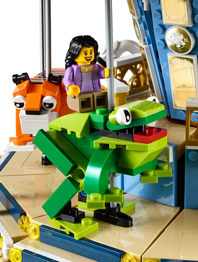 Brickfinder - LEGO Creator Expert Carousel (10257) Official Images