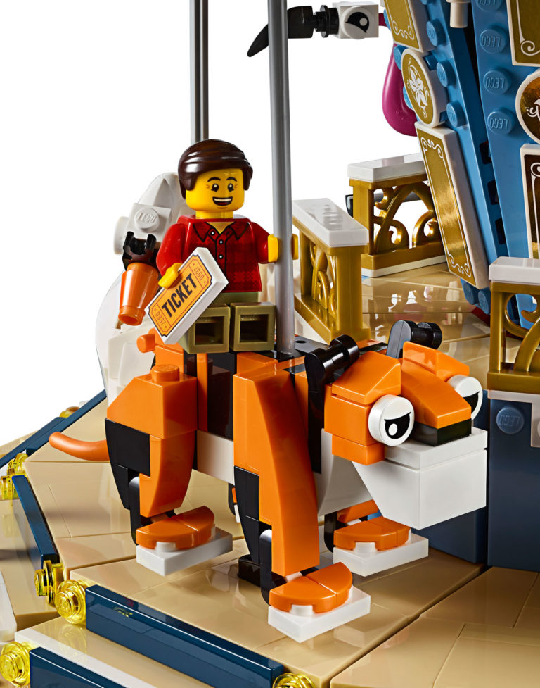 Brickfinder - LEGO Creator Expert Carousel (10257) Official Images