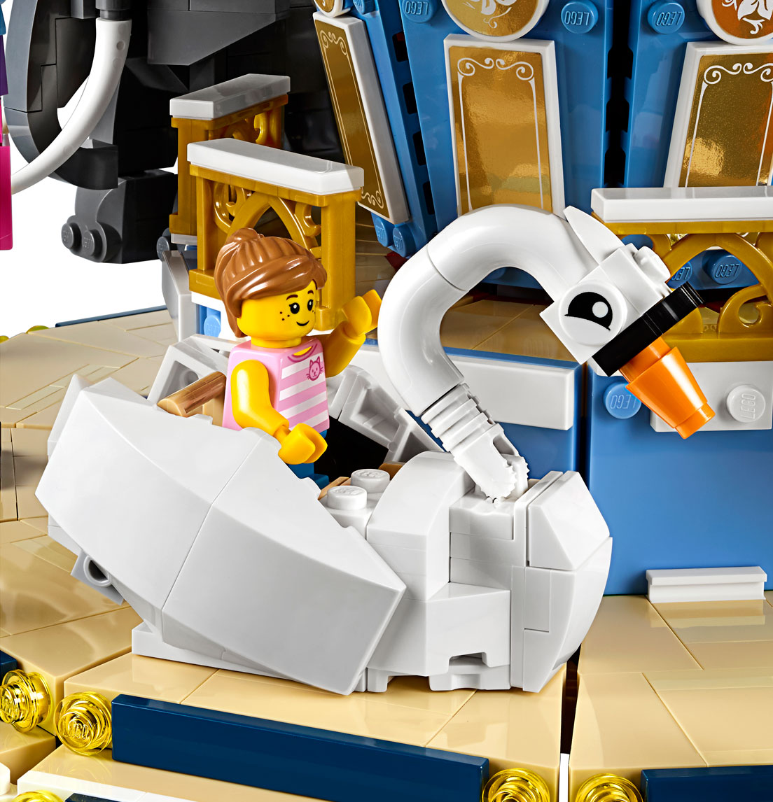 Brickfinder - LEGO Creator Expert Carousel (10257) Official Images