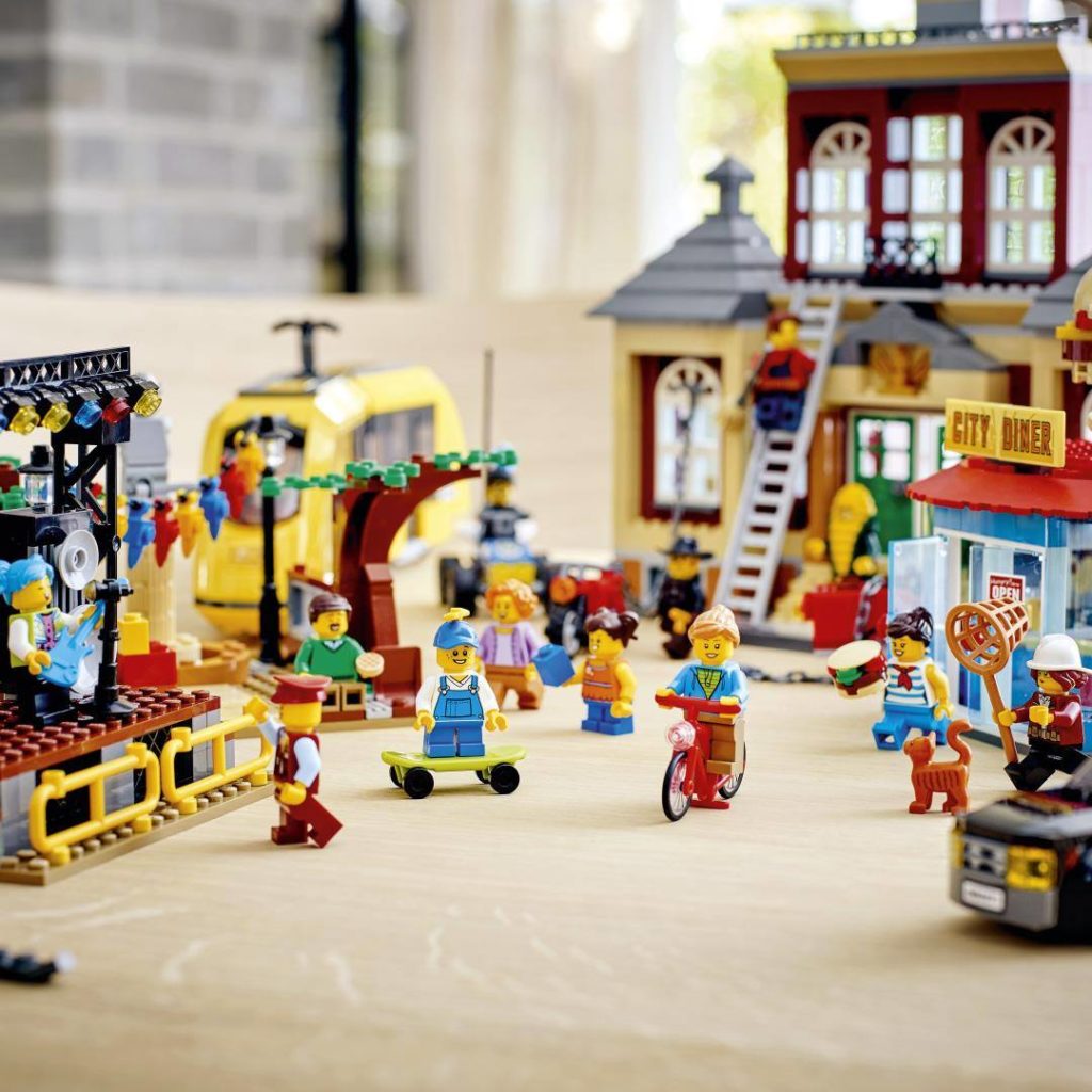 Brickfinder - LEGO City Main Square (60271) Official Images!
