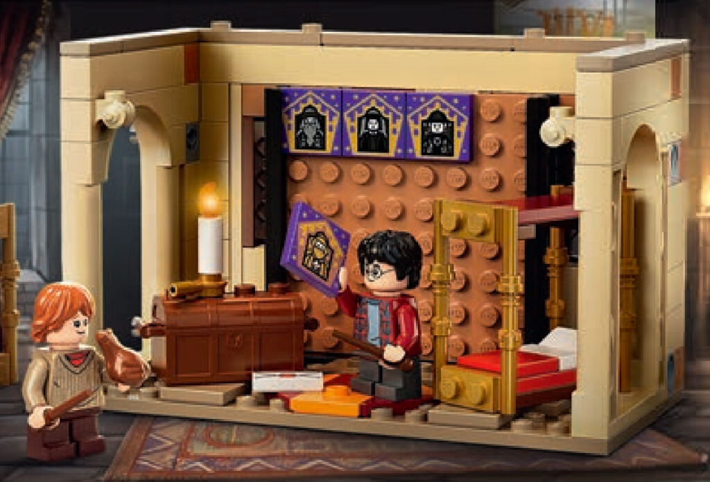 Brickfinder - LEGO Harry Potter Gryffindor Dormitory 40452 First Look!